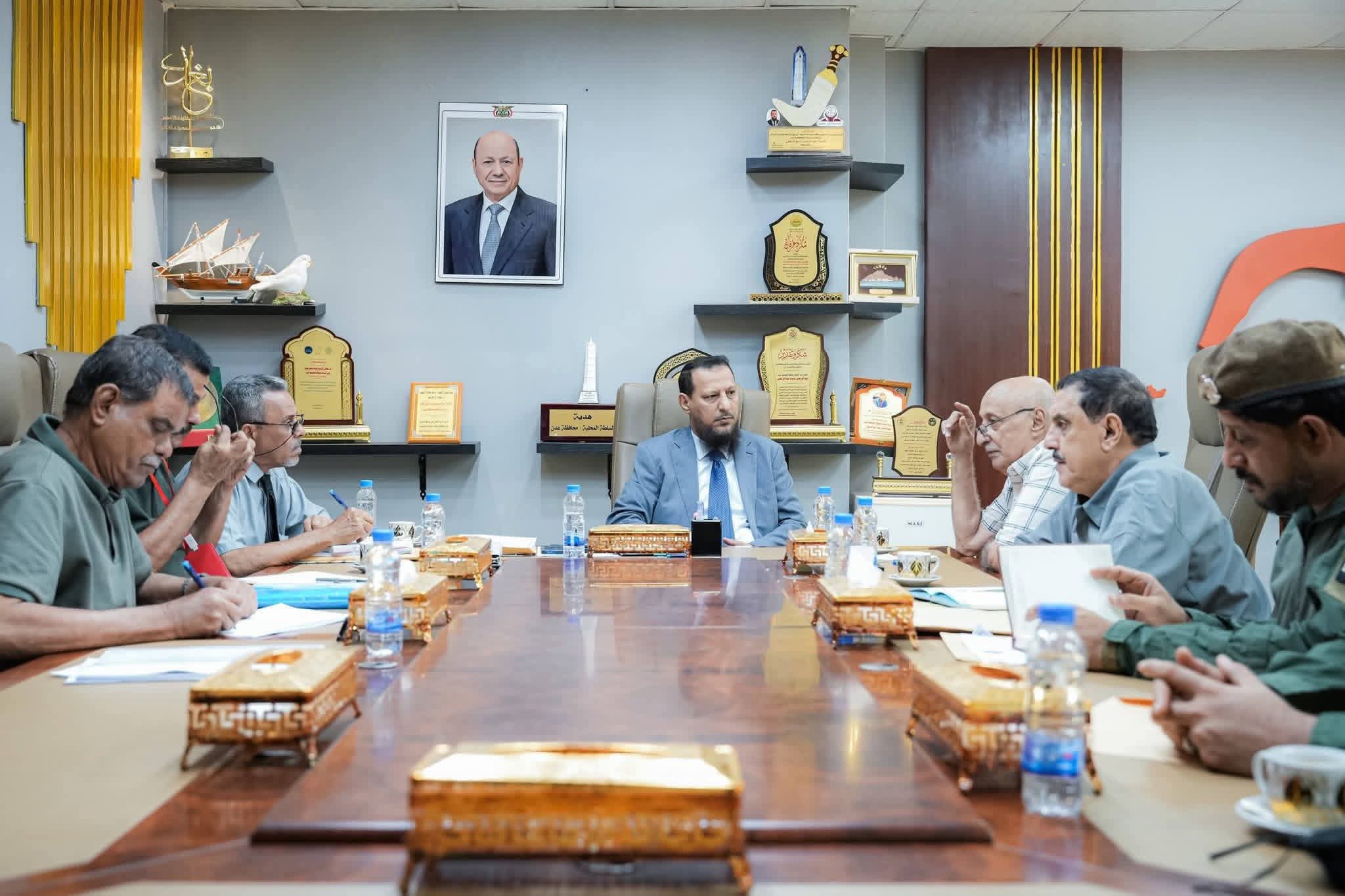 محافظ عدن يناقش أوضاع نزلاء السجون وتعزيز تنسيق الأمن مع النيابة ...